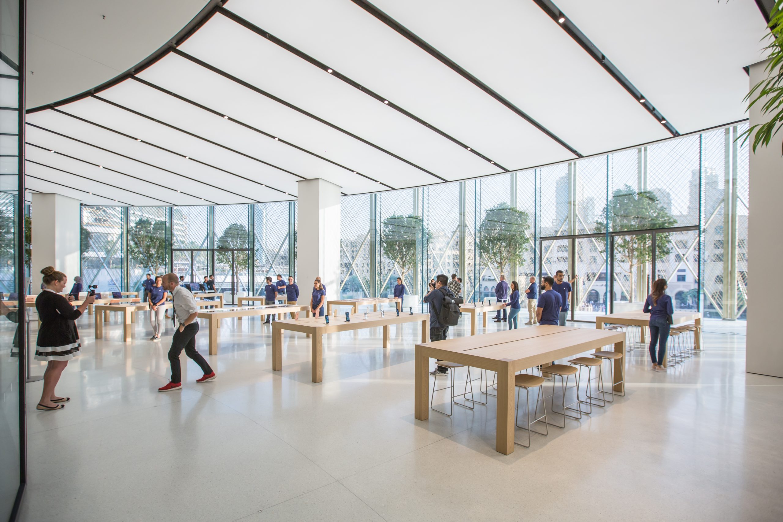 In Pictures New Apple Store In Dubai Features Kinetic ‘wings That Responds To Temperature 